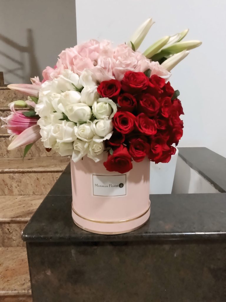 Luxury Mixed Rose & Lily Box Arrangement - munmunflorist